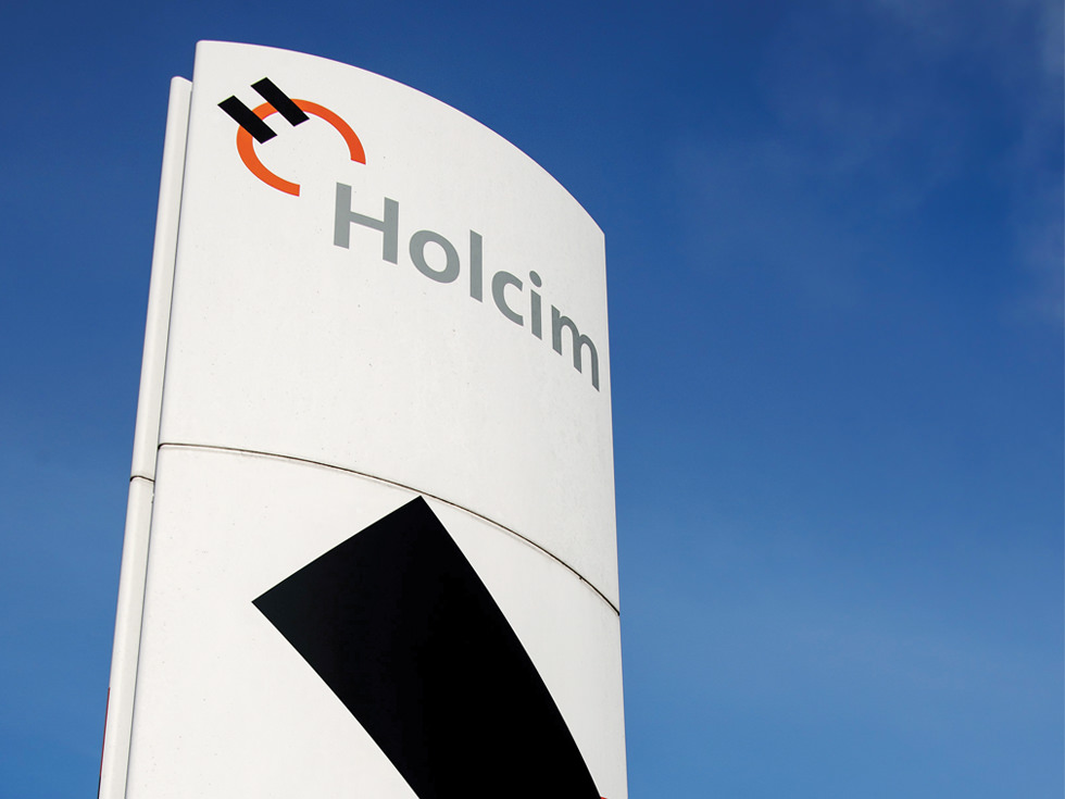 Holcim România dezvoltă un parc fotovoltaic la fabrica de ciment din ...