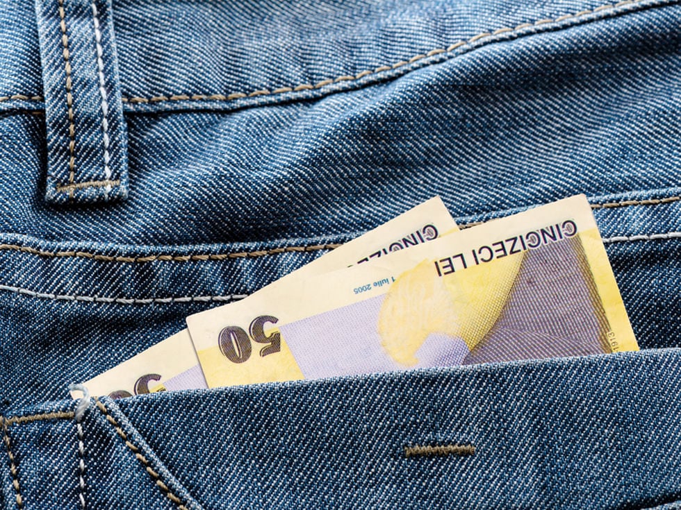 Bugetarii ale căror salarii scad, după aplicarea noii legi ...