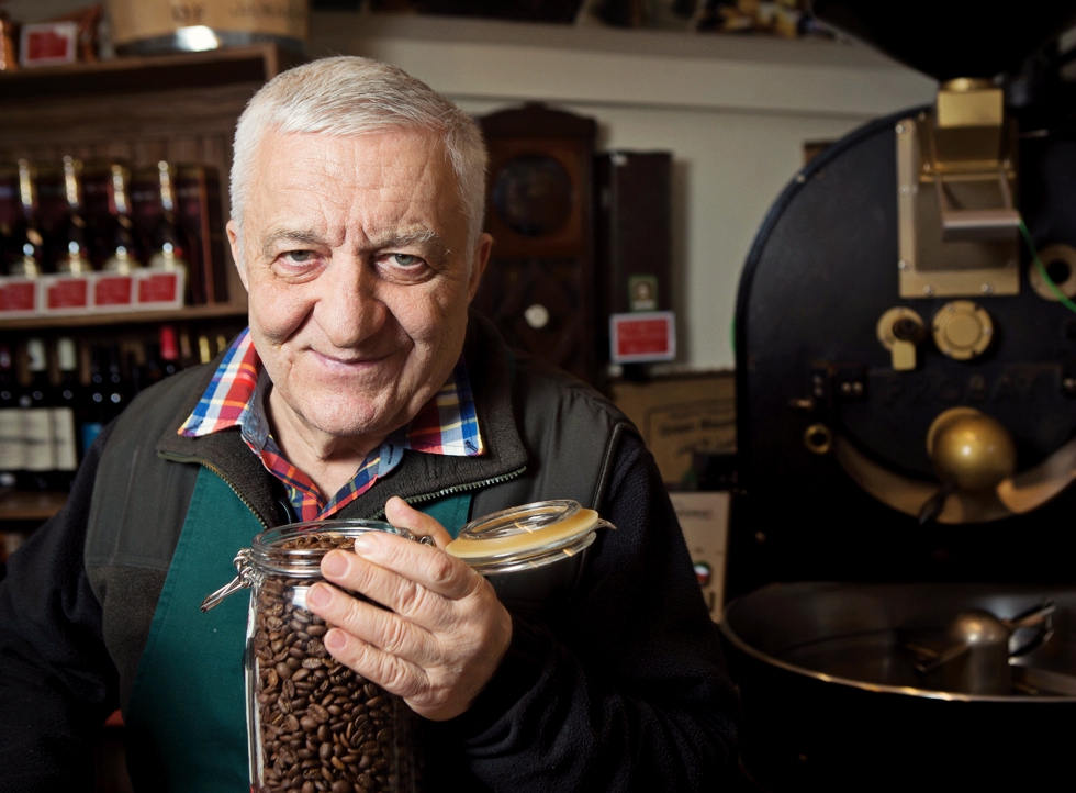 Povestea celui mai cunoscut cafegiu din București. Toma Caragiu, Amza ...