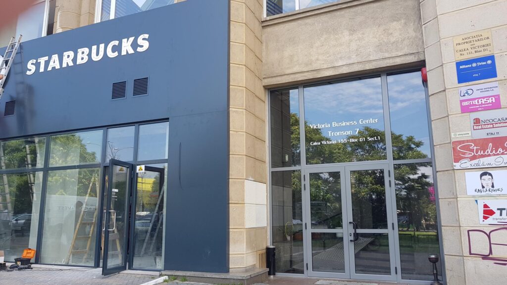 Starbucks ia locul unei cafenele Meron și deschide a treia sa unitate ...