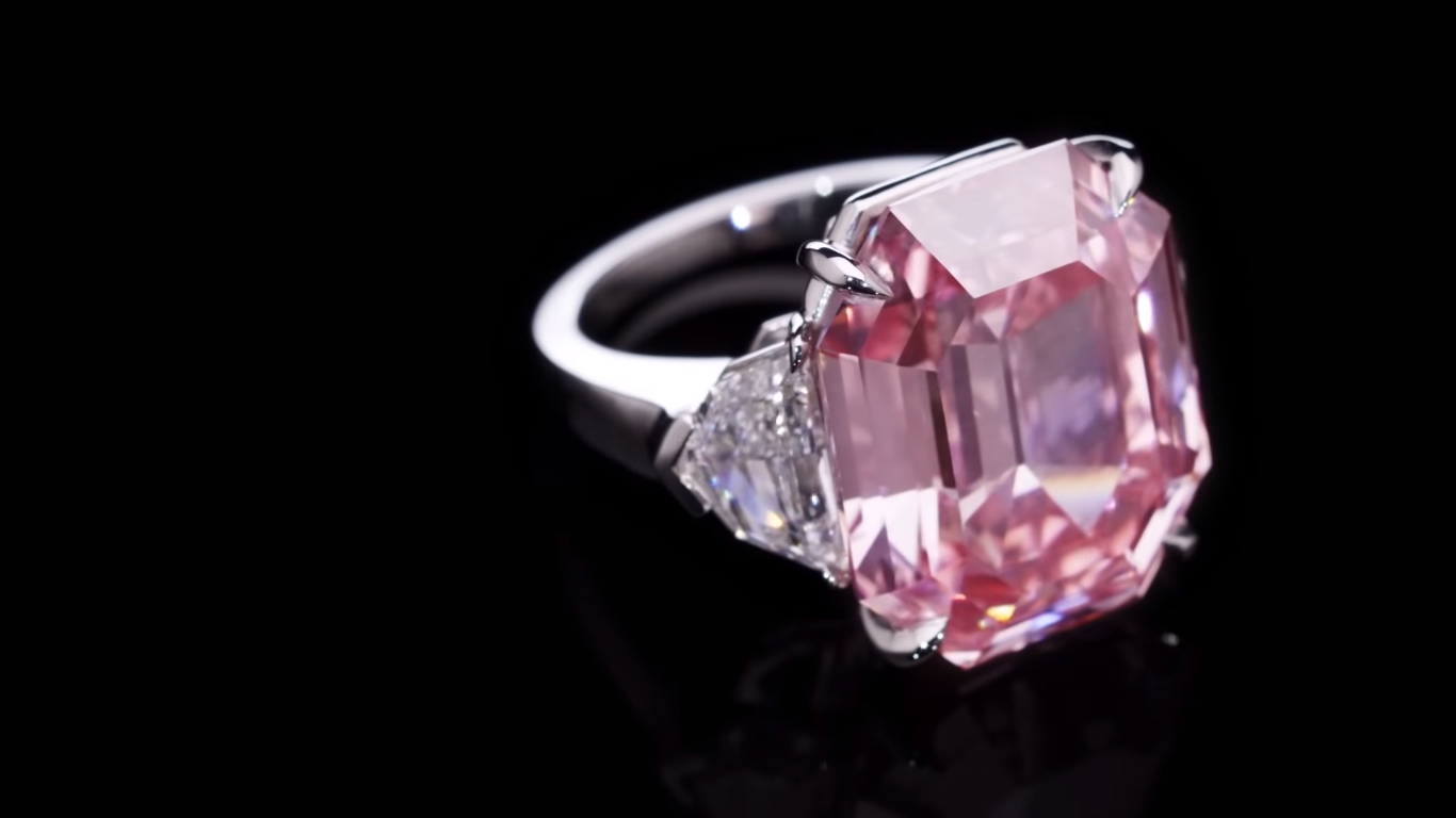 Un diamant a fost vândut pentru suma record de 50 de milioane de dolari ...