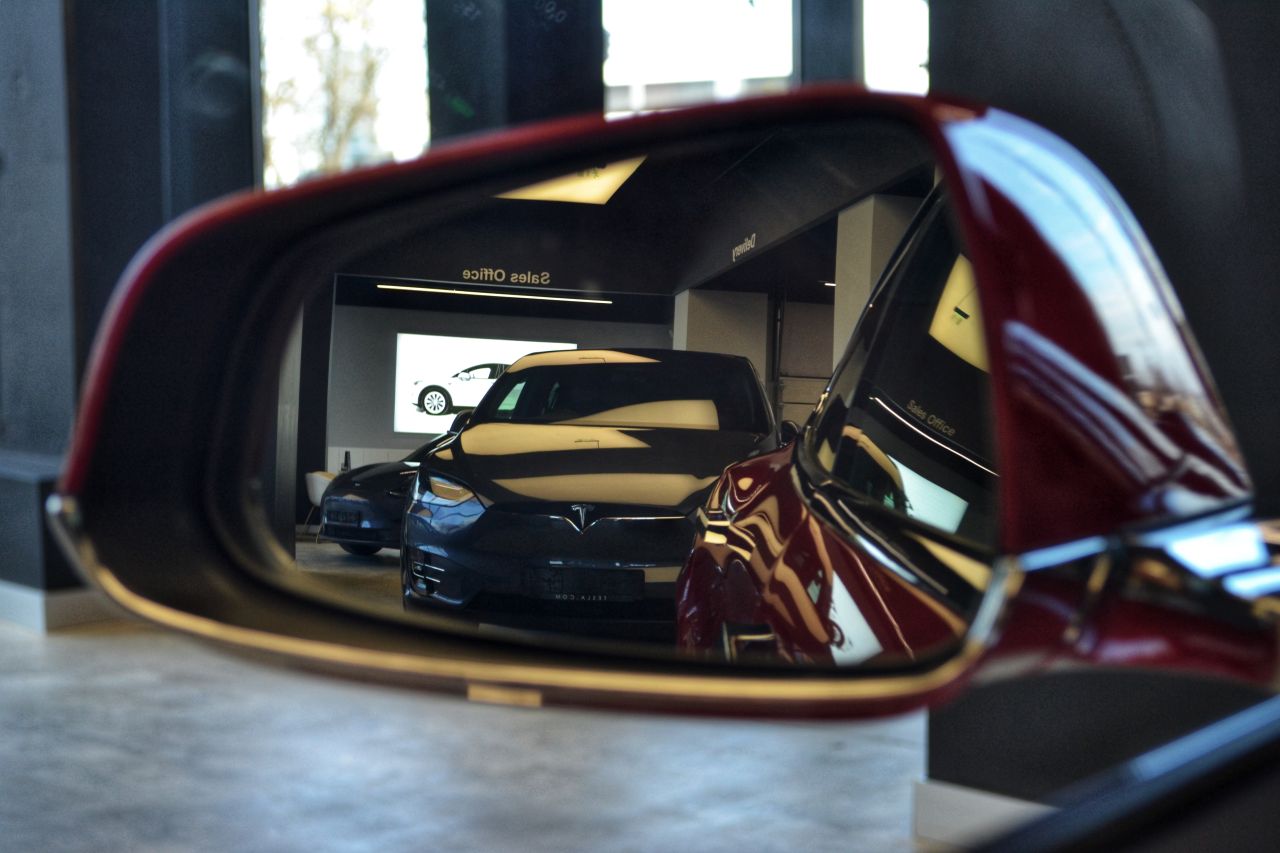 Cum arată primul showroom Tesla din România - FOTO - New Money