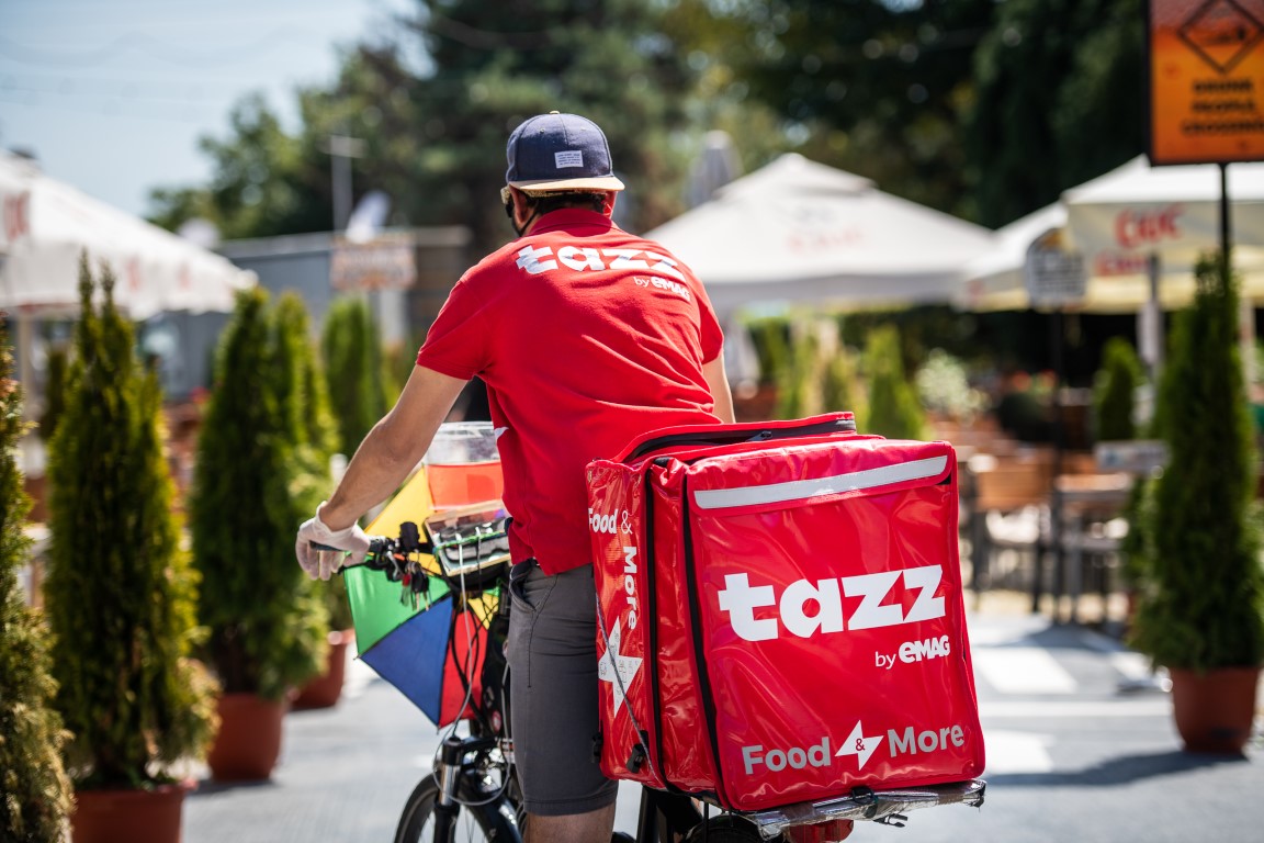 Beneficiarii Up Dejun pot plăti cu cardul comenzile din aplicația Tazz ...