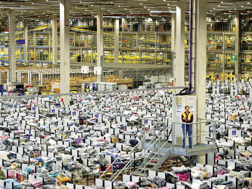 Cum folosește Amazon inteligența artificială pentru a supraveghea sau ...