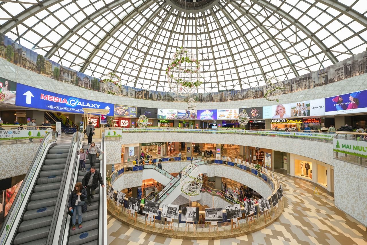 Ce program vor avea mall-urile din București în minivacanța de Sf ...