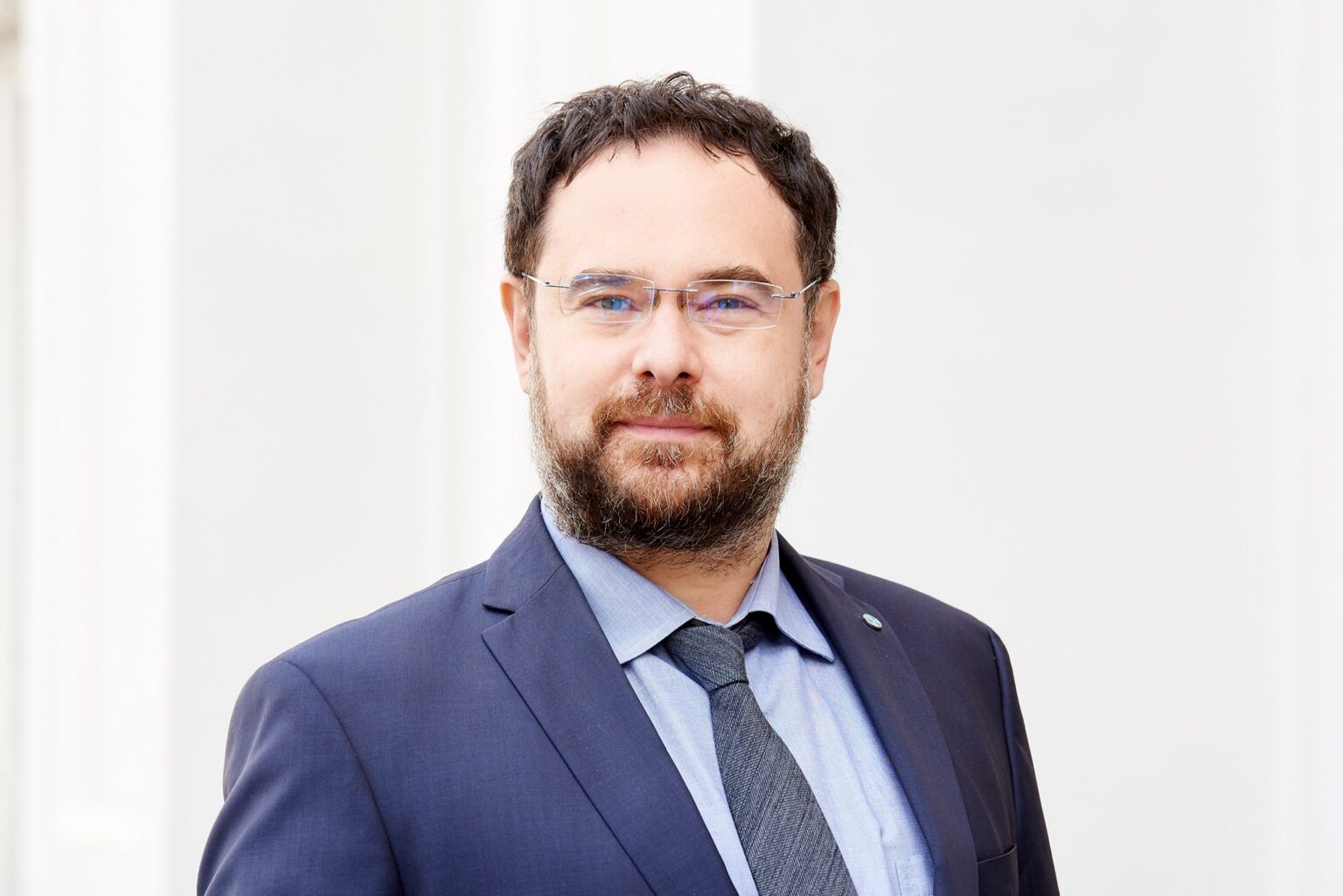 Președintele Asociației CFA România, Adrian Codîrlașu, trage semnalul ...