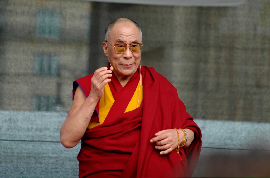 Dalai Lama împlineşte în această săptămână 90 de ani. El urmează să ...