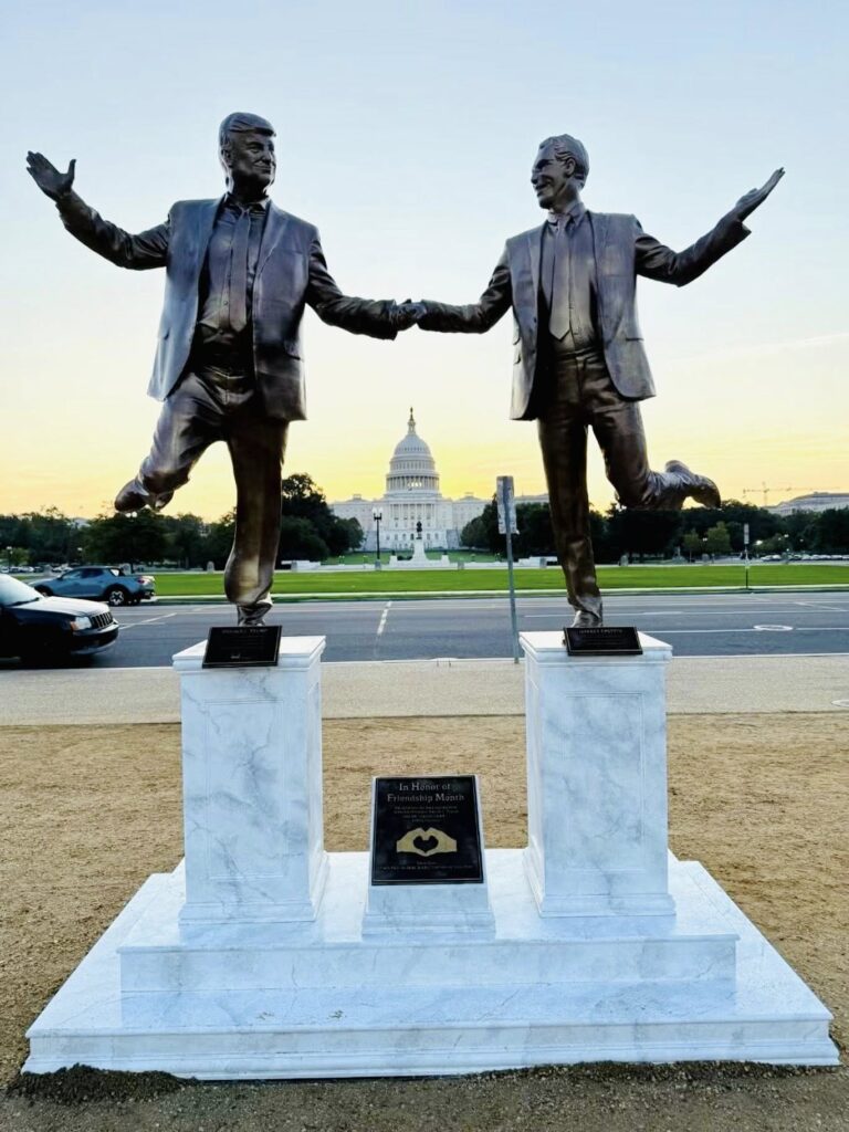 O statuie misterioasă a fost plasată în fața Capitoliului din SUA ...